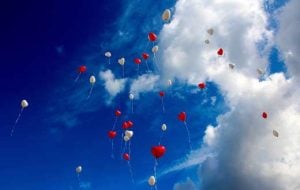 Heart shape balloons floating sky - Online Jigsaw Puzzles